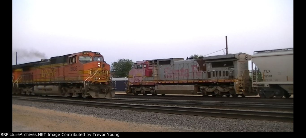 BNSF 868 meets BNSF 5036, 4521 W, Oregon, Ill, 8.24.2013